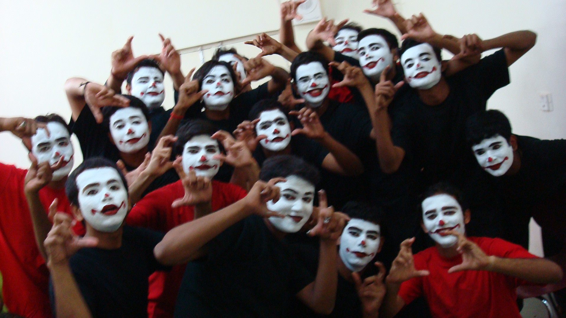 10 Dynamic Mime Ideas for Group Performances - Invisible Ropes